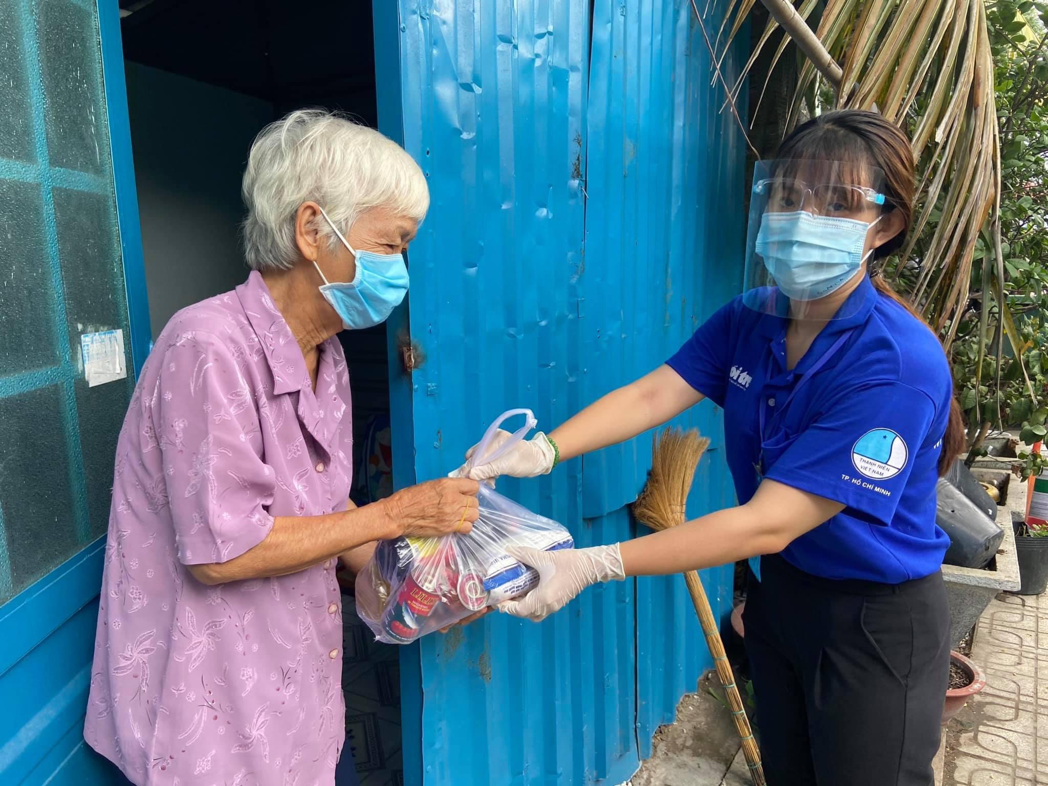 Công ty Insurtech Saladin hỗ trợ trẻ nhỏ & phụ nữ neo đơn thị trấn Nhà ...