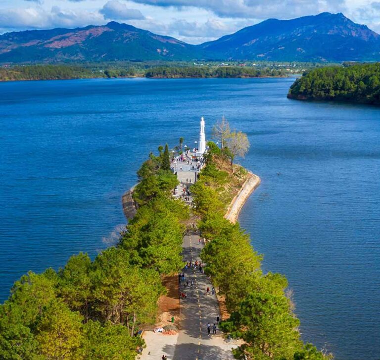 Kinh nghiệm lái xe an toàn đi phượt Pleiku từ Sài Gòn - Saladin bảo hiểm công nghệ: Tự tin sống ...